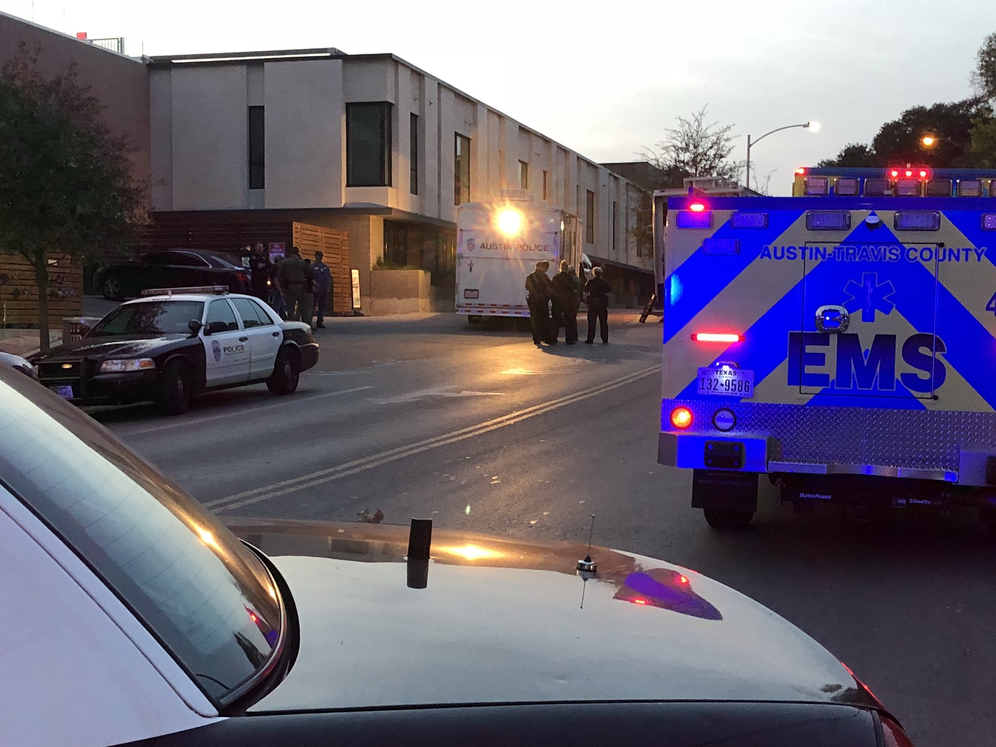 SWAT standoff ends after man refuses warrant service | kvue.com